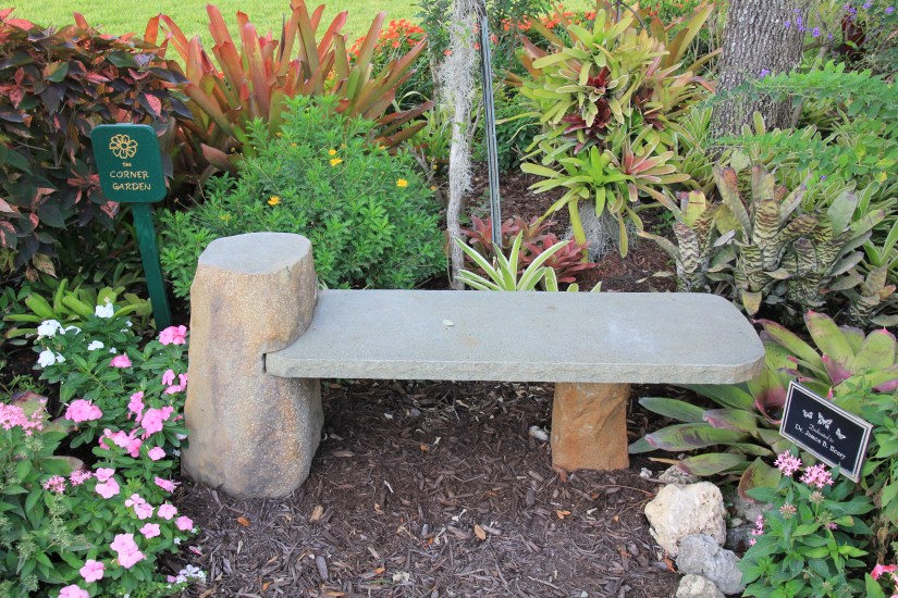 Corner Garden – VillageWalk Garden Club of Bonita Springs